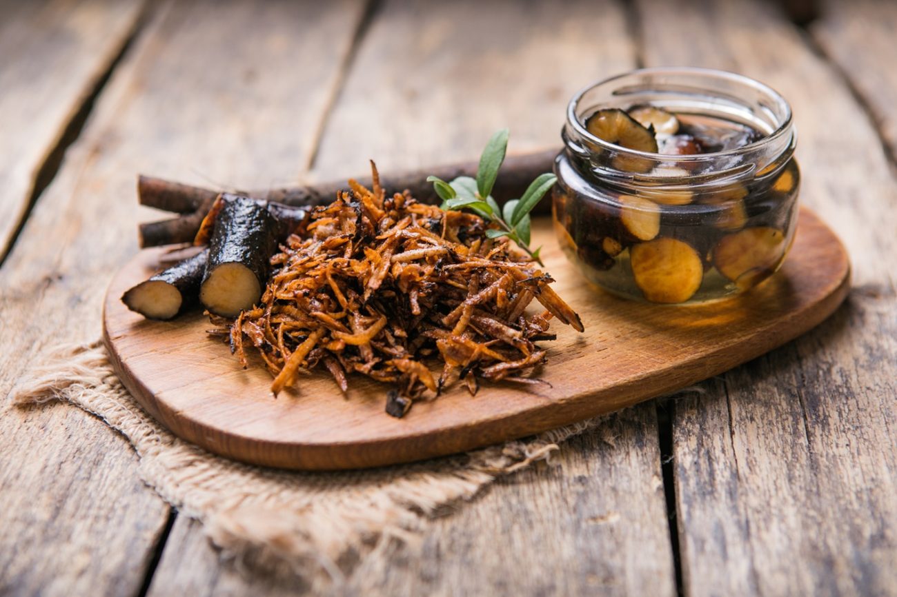 Comfrey (Symphytum officinale): Benefits, Uses, Safety | Herbal Reality